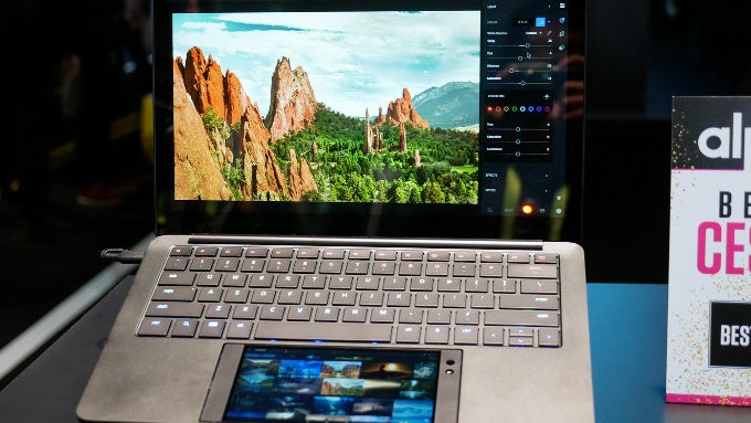 Razer Project Linda hands-on - PhoneArena