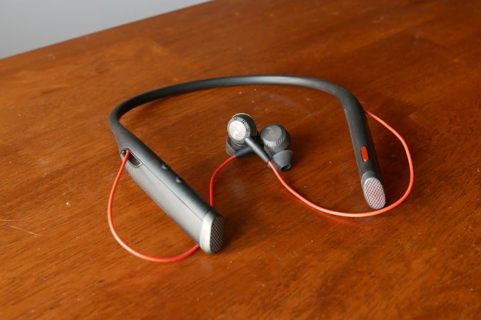 Plantronics Voyager 6200 UC hands-on | PhoneArena reviews - PhoneArena