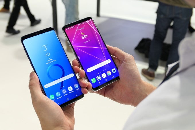 Samsung Galaxy S9+ vs LG V30: first look | PhoneArena reviews - PhoneArena