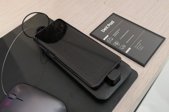 Samsung DeX Pad hands-on: new design, same core desktop experience ...