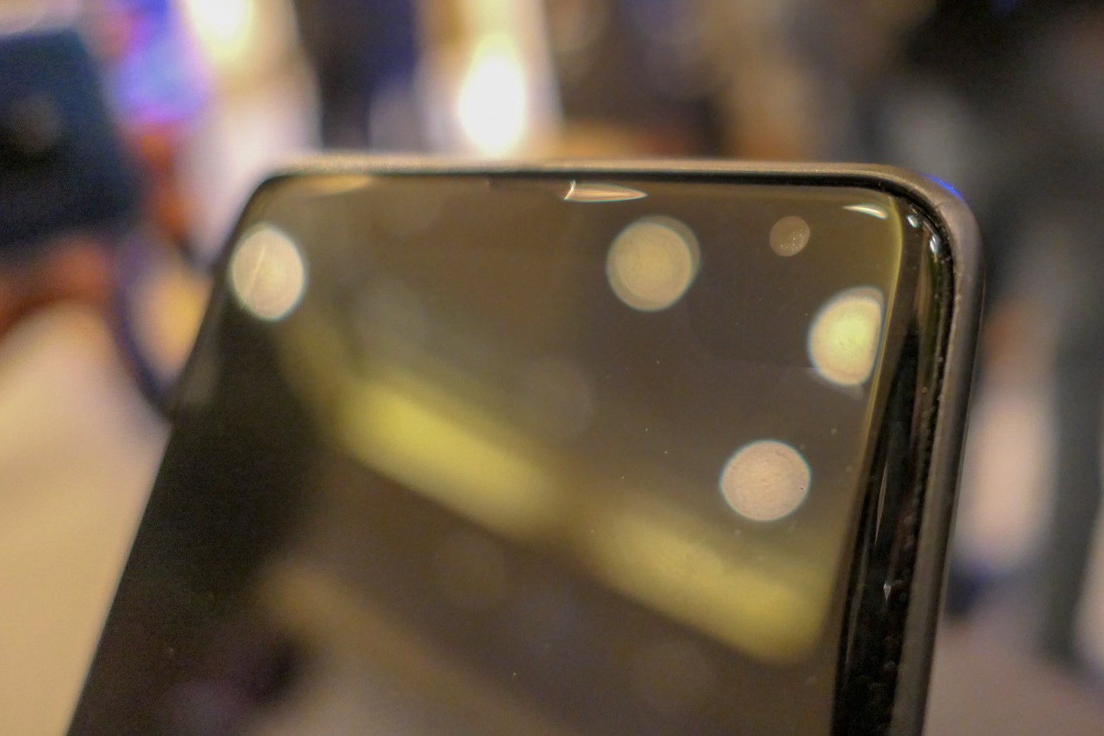Samsung's 5G demo phone has a pretty unique corner notch - PhoneArena