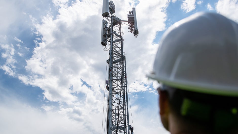 Global telephone companies unite their support for flying cell phone ...