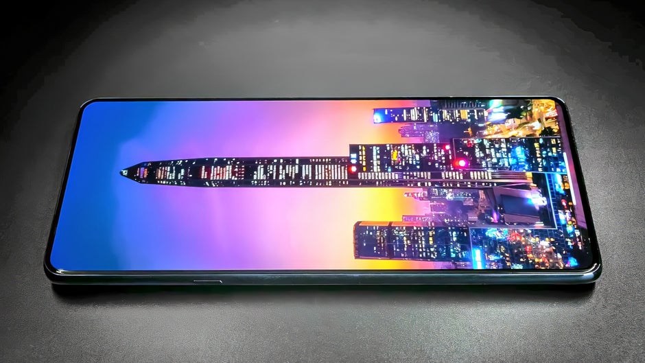 Motorola's first Snapdragon 8 Gen 1 phone will also sport an 'invisible ...