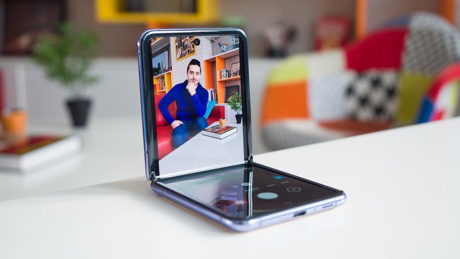 Samsung rolling out Android 12 to the Galaxy Z Flip 5G and Galaxy Fold ...