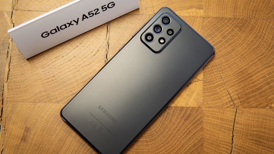Samsung Galaxy A52 5G starts getting Android 12 update in the US ...