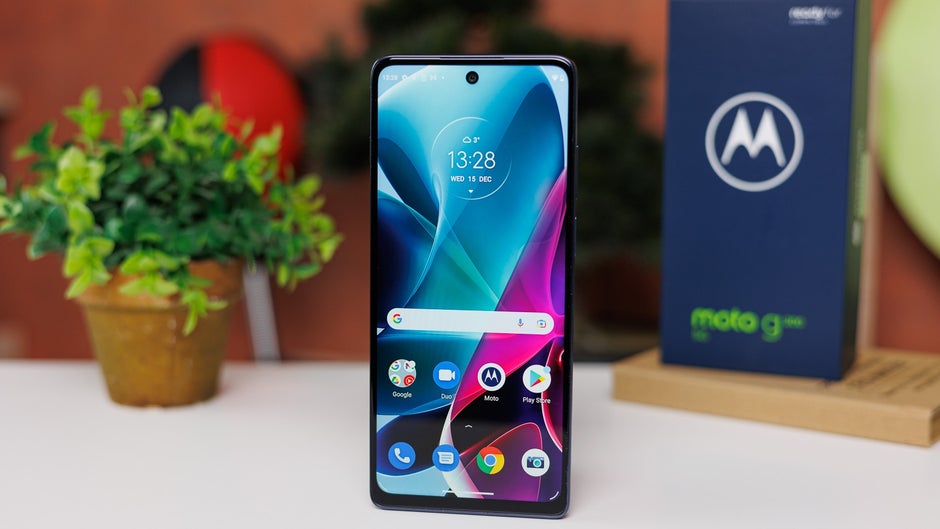 One of Motorola's best 5G phones is finally getting Android 12 - PhoneArena