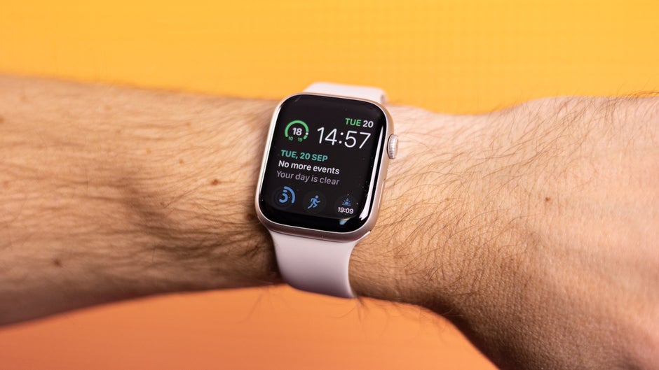 Reliable tipster says to expect a big change to the Apple Watch display ...