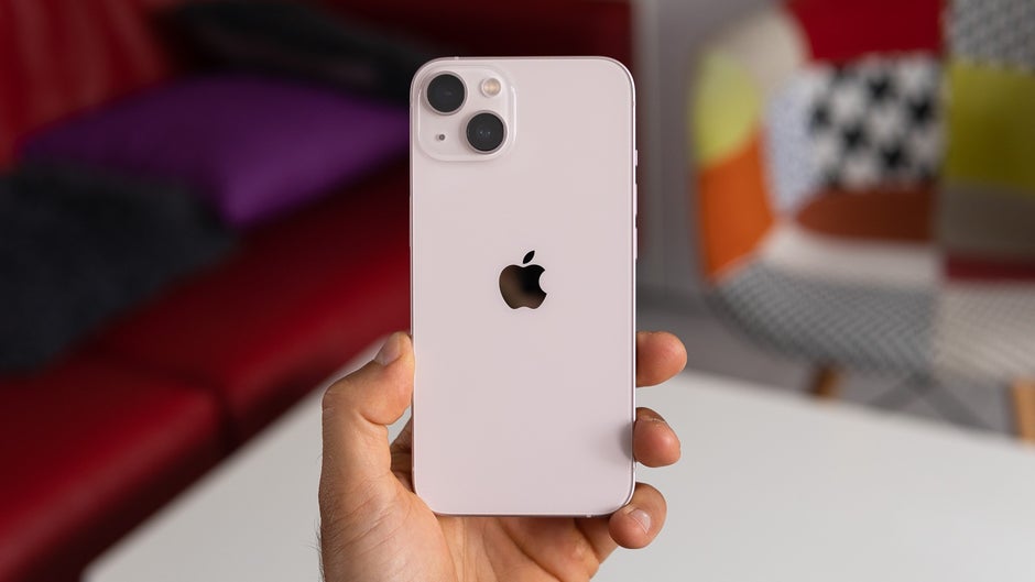 It's super-easy to get Apple's iPhone 13 for free (with no trade-in ...