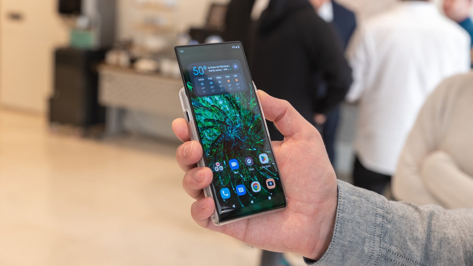 Presenting Motorola's rollable concept phone: is this the future ...