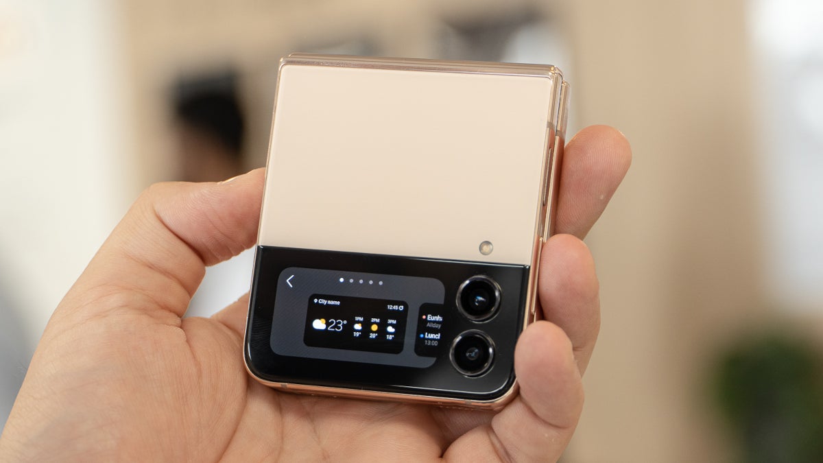 Global shipments of foldable phones suffered its first year-over-year decline during Q4 - PhoneArena