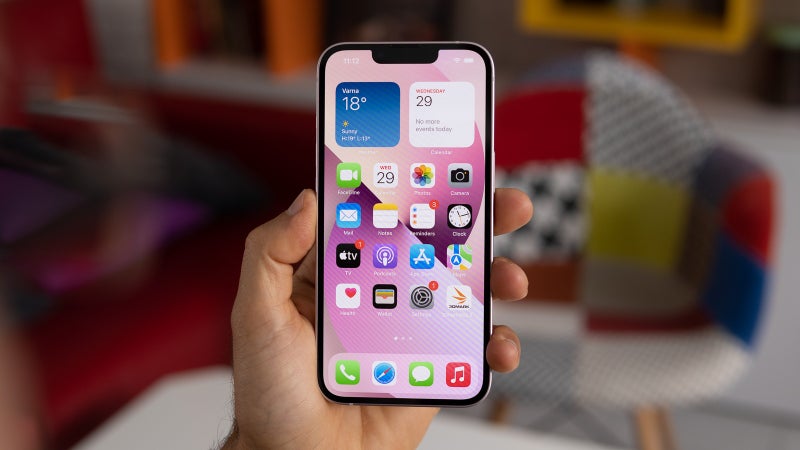 Apple's iPhone 13, 13 Pro Max, and 13 Pro crushed their Android rivals ...