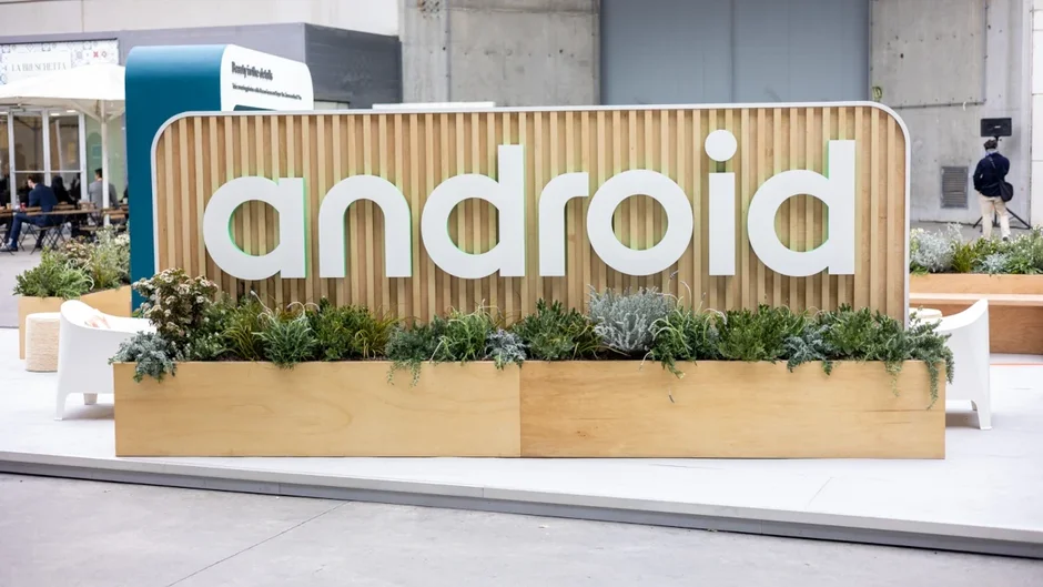 Google revises the Android logo including the robot head and the ...