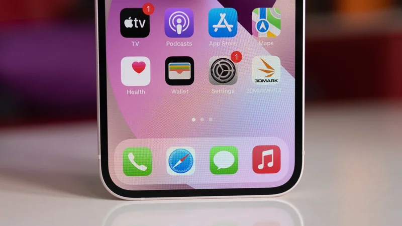 Apple tries again to patch a serious WebKit flaw by disseminating iOS ...