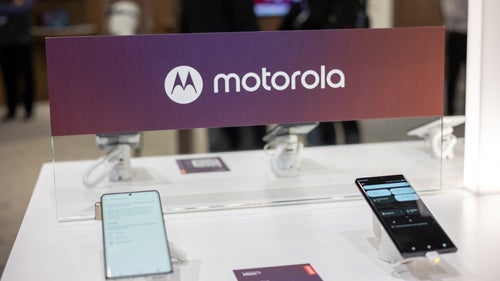 Motorola to launch phone module that enables two-way satellite calling ...