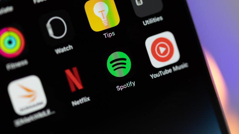 Spotify is testing a lyrics paywall: pay to sing along! - PhoneArena