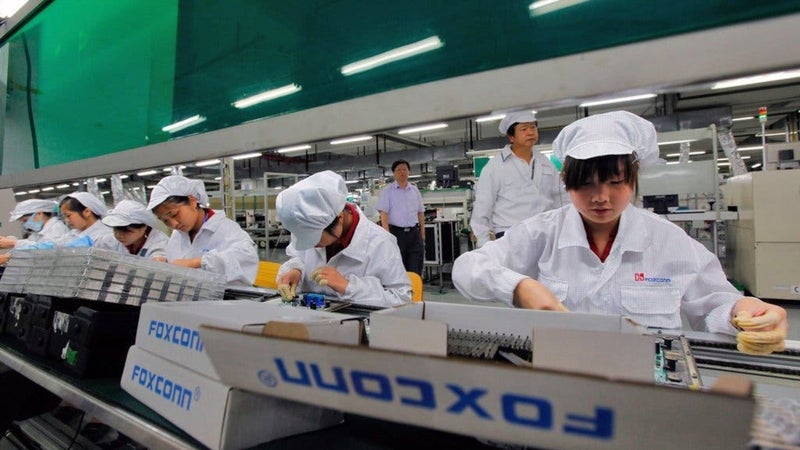 Production of Apple's iPhone 15 series broken down by the four contract ...