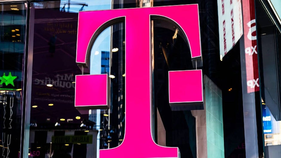 Fake T-Mobile technician climbs Miami cell tower causing outage and ...