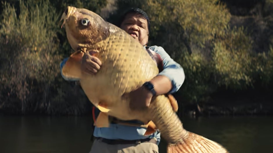 New Apple Watch ad features the double tap gesture, an iPhone 15 Pro ...