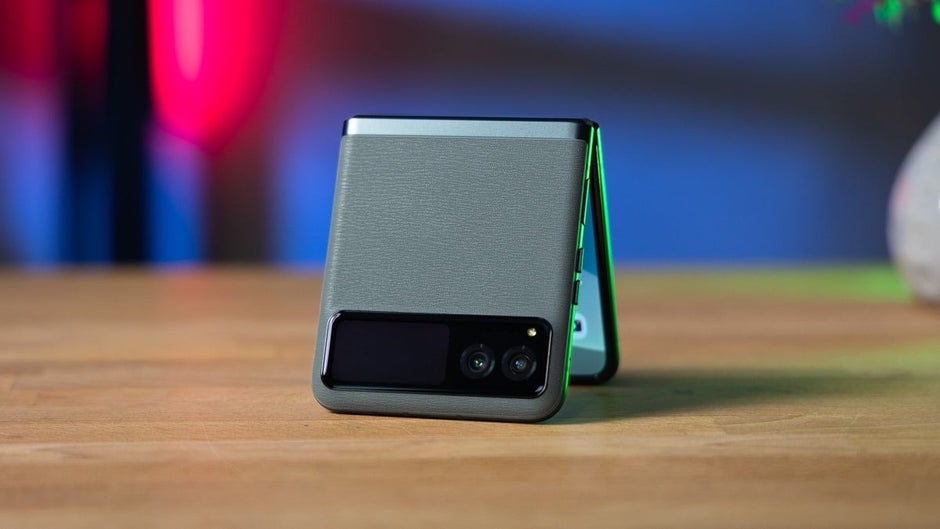 Motorola Razr and Razr Plus 2023 get Android 14 update at long last ...