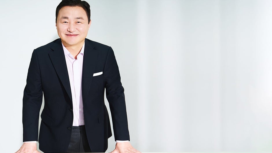 Samsung's mobile chief TM Roh says his company is developing "radically ...