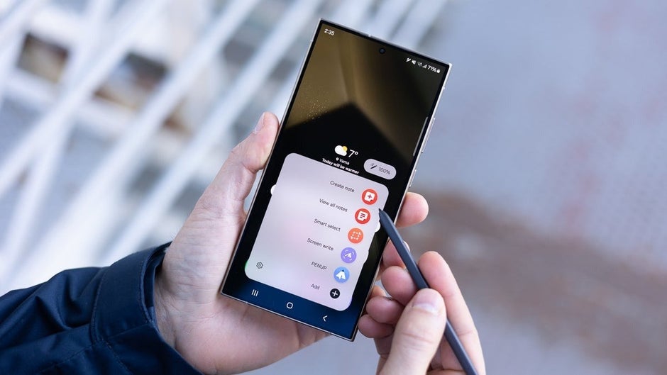 Samsung display breakthrough to bring phones that won't have to be ...