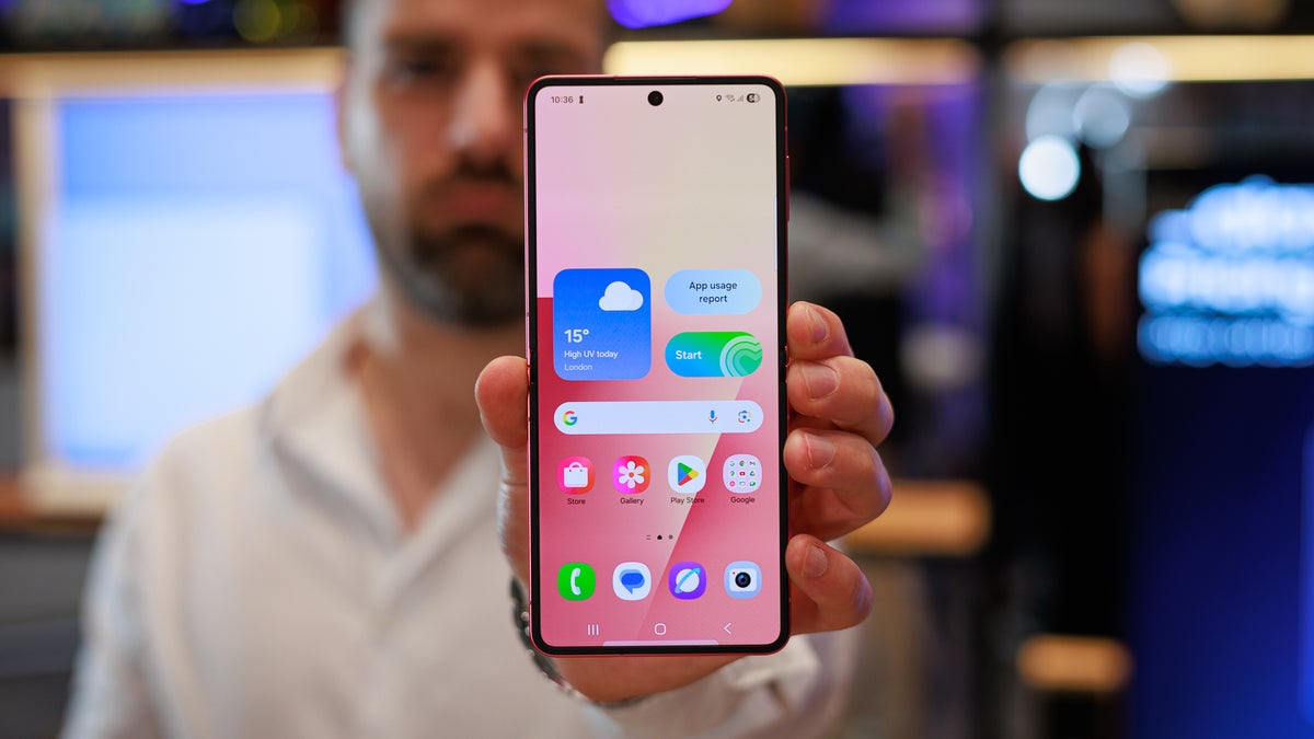 Galaxy Z Flip 7 arrives: bigger screens, thinner body, and ready to ...