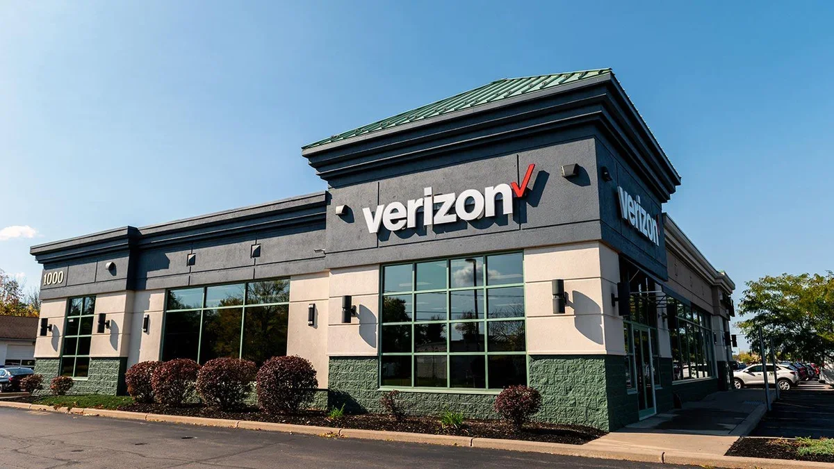 Verizon is down across the US, and no one knows when service will be ...