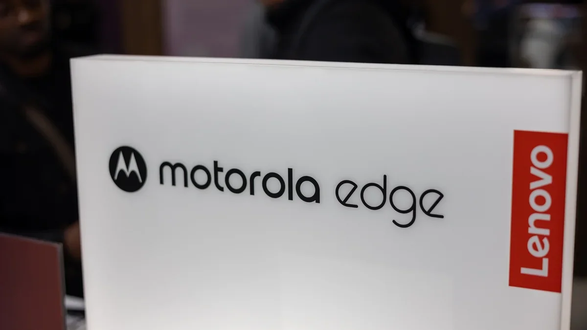 Motorola teases a new thin smartphone for an October release, but there ...