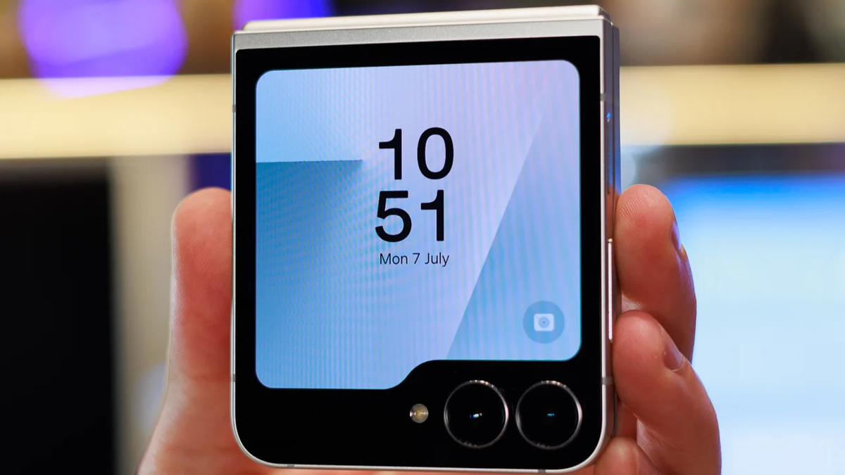 The Galaxy Z Flip 7 FE has plunged to a new all-time low — save $261 ...