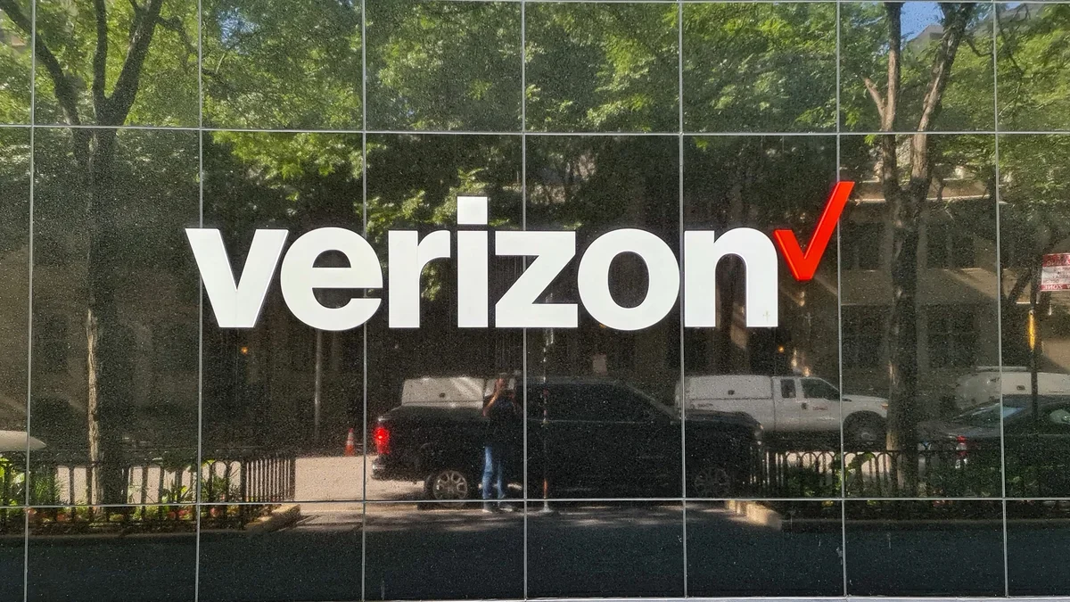 After slashing 15,000 jobs, Verizon might be starting to hire workers ...