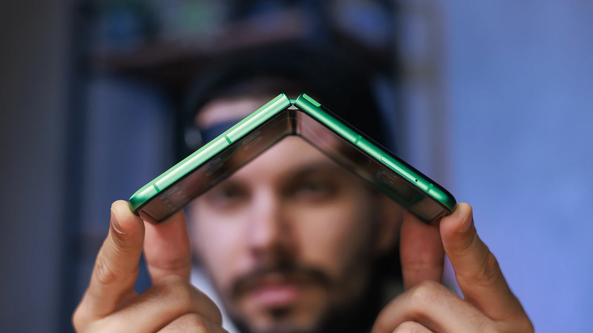 Budget Razr (2025) gem plunges to its best price ever - PhoneArena