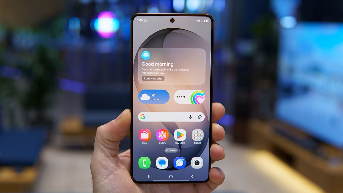 The Galaxy S26 Plus has no reason to exist, but neither does the Galaxy ...