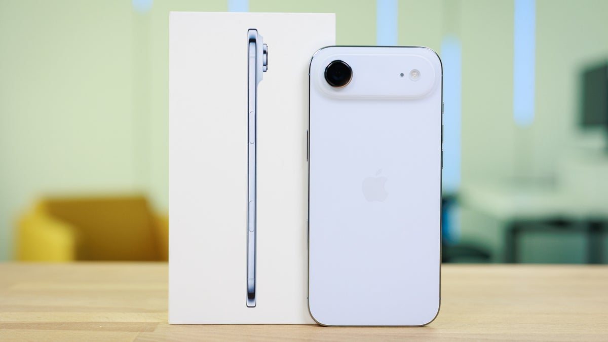 How to wake up your iPhone Air from "Black screen of death" bug ...