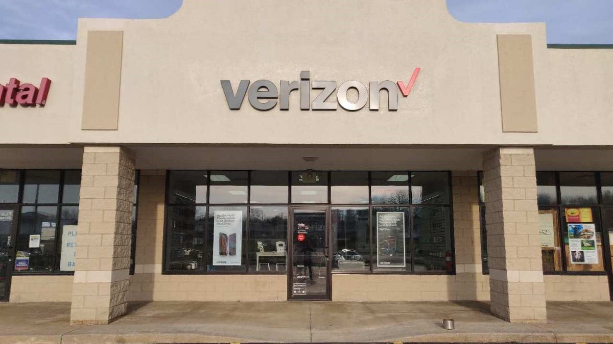 Verizon wants to do more of what customers hate and employees dread ...