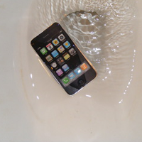 Bogus Apple ad convinces some that iOS 7 makes your iPhone waterproof ...