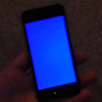 Watch as an Apple iPhone shows the "Blue Screen of Death" - PhoneArena