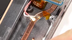 Feel the burn! 5 phones with thermal spreading heat pipes for 'liquid ...