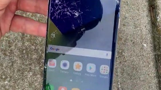 Broken Note 7 screen replacement price the same as with the S7 edge ...