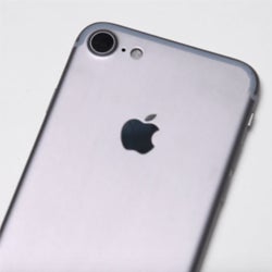 iPhone 7 in Piano Black and Space Blue hours before Apple event 2016 ...