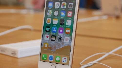 Apple iPhone 8 launch day: Still no shortage of long lines - PhoneArena