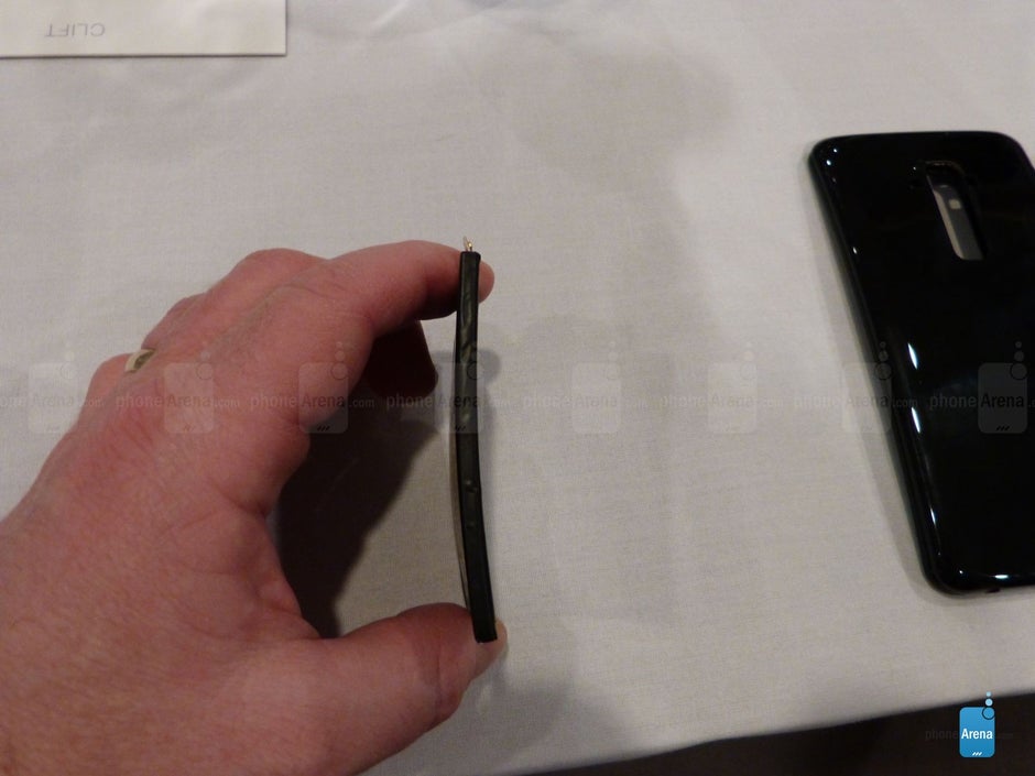 Here is a closer look at the flexible display, battery and more on the ...