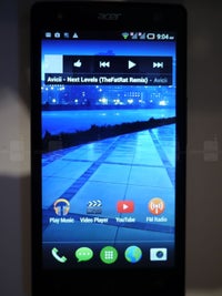 Acer Liquid E3 hands-on: front facing LED flash for those selfies ...