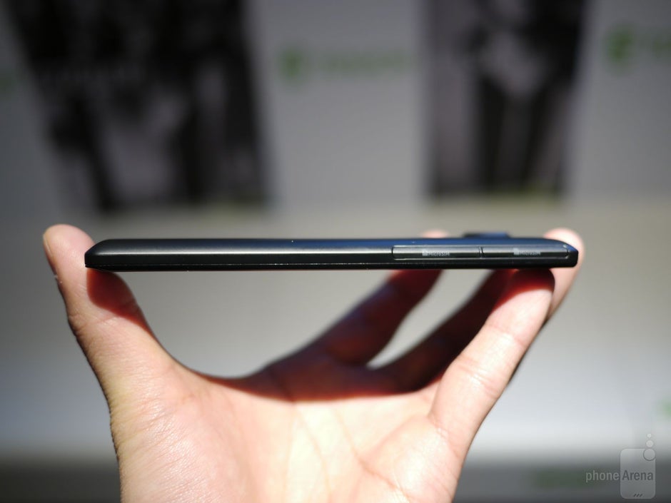 Acer Liquid E3 hands-on: front facing LED flash for those selfies ...