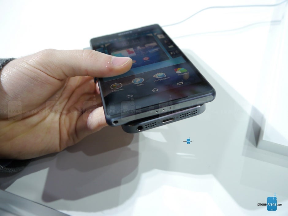 Sony Xperia Z2 vs iPhone 5s: first look - PhoneArena