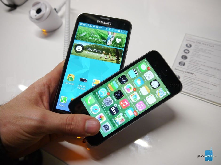 Samsung Galaxy S5 vs iPhone 5s: first look - PhoneArena