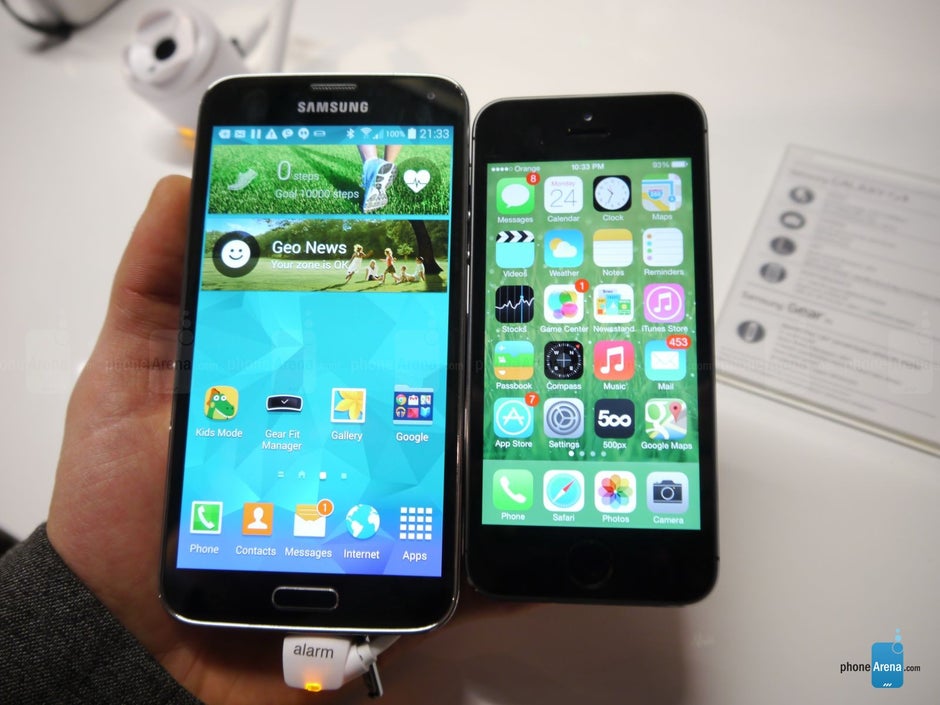 Samsung Galaxy S5 vs iPhone 5s: first look - PhoneArena