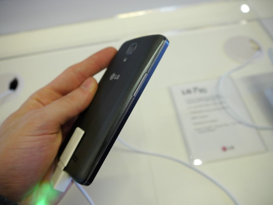 LG F70 hands-on: 4G LTE on the cheap - PhoneArena