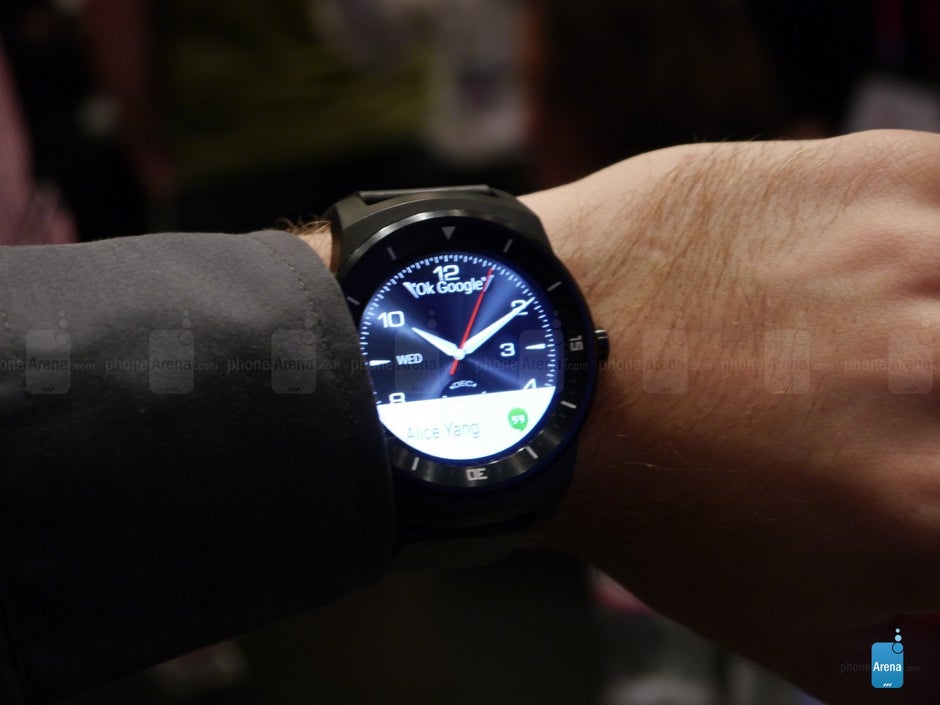 LG G Watch R hands-on: circular Android Wear magic | PhoneArena reviews ...