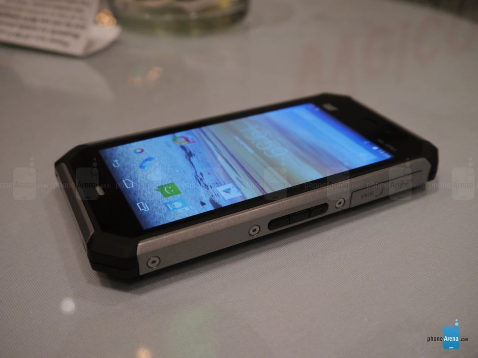 CAT S50 rugged phone hands-on - the Caterpillar flagship - PhoneArena