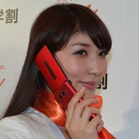 Sharp launches a clamshell smartphone in Japan, nabs a feature from ...